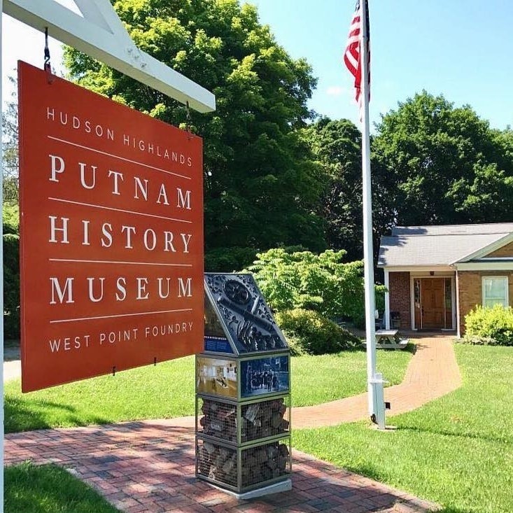 Putnam Museum Logo